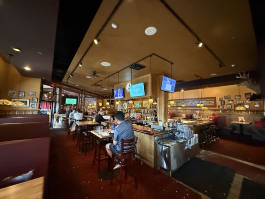 NEWT’S NORTH - Updated December 2025 - 155 Photos & 195 Reviews - 5231 ...