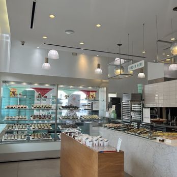 CRAVE CUPCAKES - GALLERIA - Updated July 2024 - 604 Photos & 1114 ...