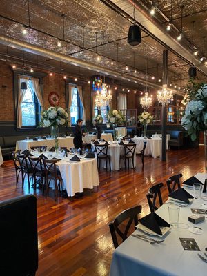 MODERN ON THE RAILS - Updated December 2025 - 253 Photos & 314 Reviews ...