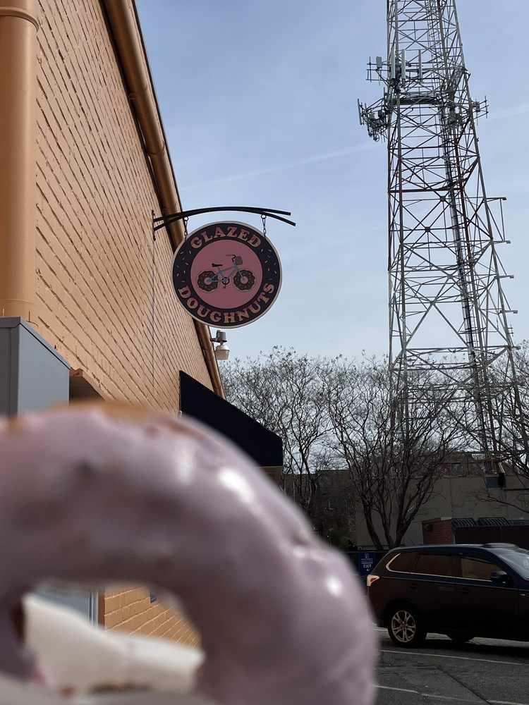 GLAZED DOUGHNUTS - Updated May 2024 - 300 Photos & 205 Reviews - 24 ...