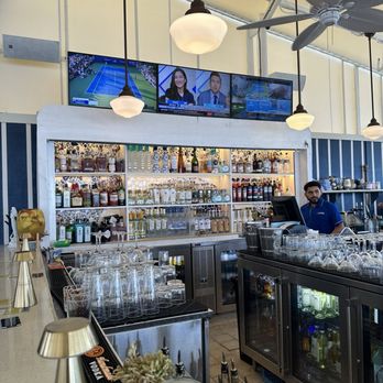 BAR CAPRI - Updated October 2025 - 144 Photos - 39 Reviews - 185 Banyan ...