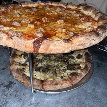 ROBERT’S PIZZA AND DOUGH - Updated May 2025 - 1272 Photos & 1047 ...