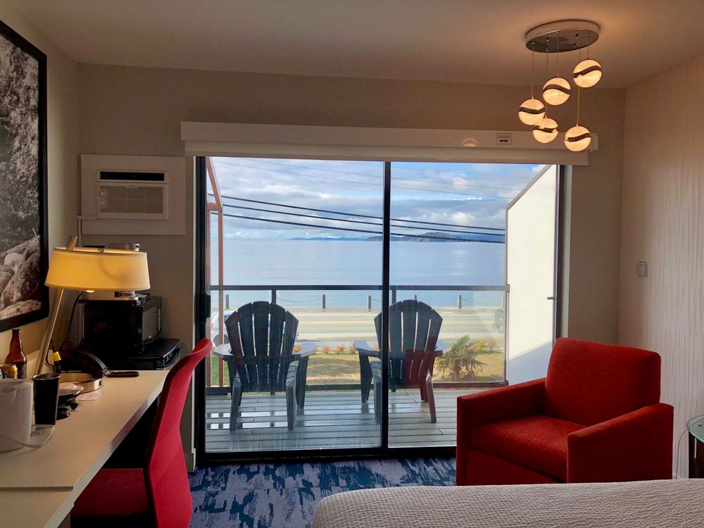 THE OCEANSIDE - Updated November 2024 - 30 Photos - 4748 Sunshine Coast ...