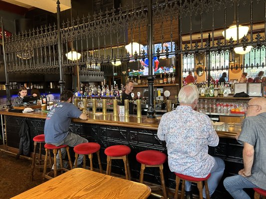 PAUPERS PUB - Updated May 2026 - 105 Photos & 177 Reviews - 539 Bloor ...