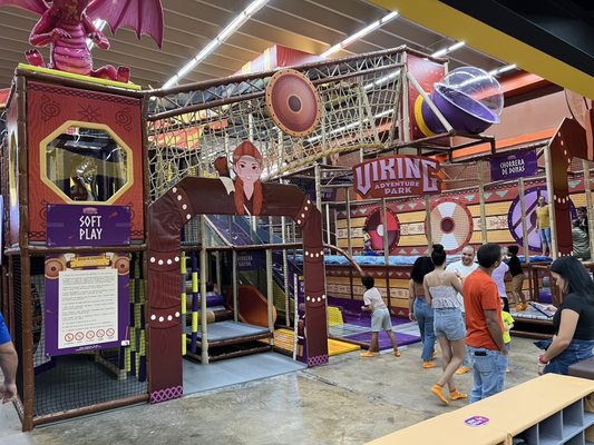 VIKING ARENA - Updated May 2024 - 41 Photos - Calle A Esquina Matadero ...