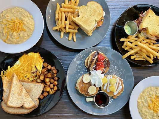 THE RAVEN 96 - Updated October 2025 - 48 Photos - 42 Reviews - 669 N ...