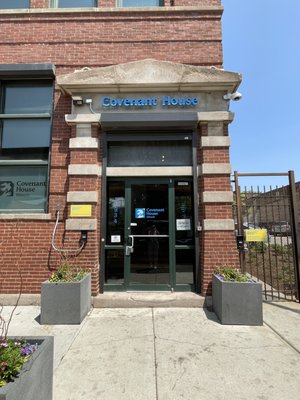 COVENANT HOUSE ILLINOIS - Updated January 2026 - 11 Photos - 2934 W ...