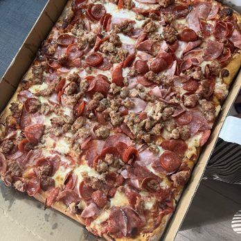 Petrillo's pizza store