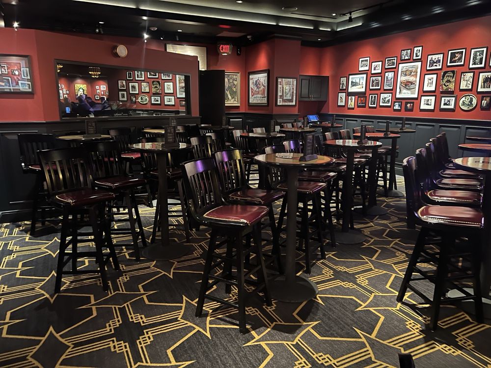 BRAD GARRETT’S COMEDY CLUB - Updated August 2024 - 213 Photos & 232 ...