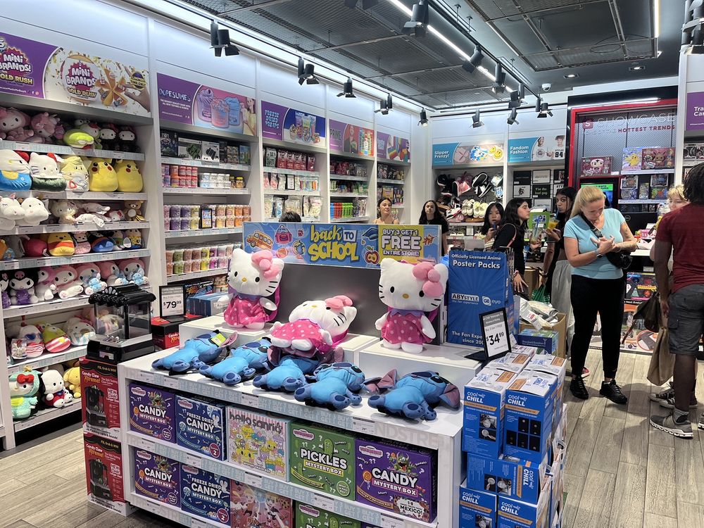 SHOWCASE - Updated January 2025 - 220 Yonge Street, Toronto, Ontario ...