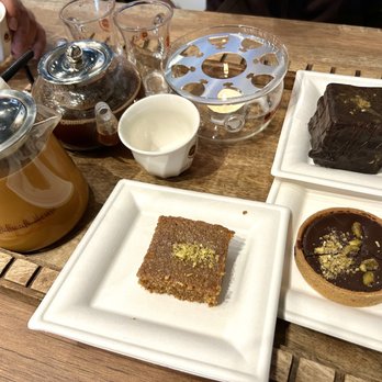 QAHWAH HOUSE - Updated July 2024 - 114 Photos & 52 Reviews - 441 Crooks ...