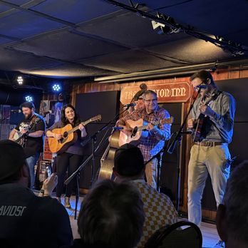 THE STATION INN - Updated January 2026 - 199 Photos & 267 Reviews - 402 ...