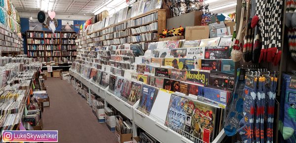 VON’S BOOK SHOP - Updated August 2024 - 34 Photos & 29 Reviews - 315 W ...