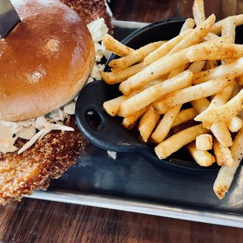 TAPPED PUBLIC HOUSE MILL CREEK - Updated April 2024 - 205 Photos & 107 ...