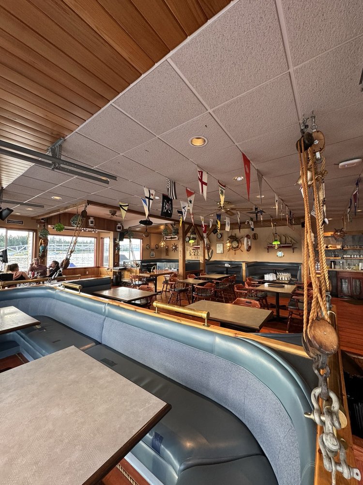 DINGHY DOCK PUB - Updated December 2025 - 37 Photos & 41 Reviews - 8 ...