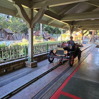 CASTLE PARK - Updated April 2025 - 677 Photos & 835 Reviews - 3500 Polk ...