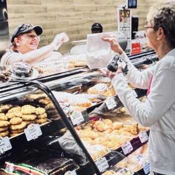 DORIS ITALIAN MARKET & BAKERY - Updated February 2025 - 216 Photos ...