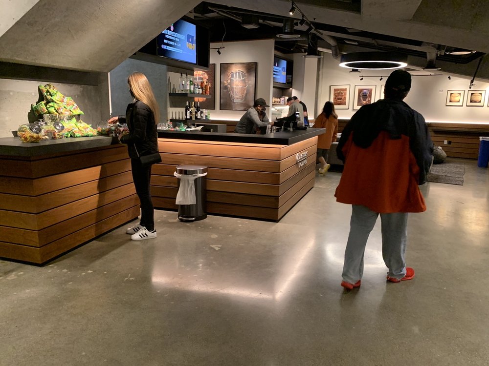 CLUB LEVEL AT ORACLE PARK - 779 Photos & 196 Reviews - 24 Willie Mays ...