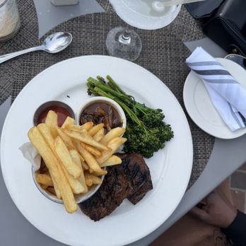 CALISTOGA INN - RESTAURANT - Updated May 2025 - 1302 Photos & 1085 ...