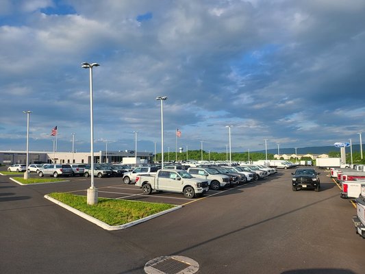 CRISWELL FORD - Updated May 2026 - 14 Photos - 430 Hoover Rd, Woodstock ...