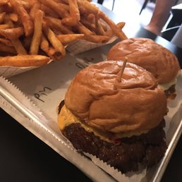 MAC’S LOCAL EATS - 469 Photos & 517 Reviews - 5656 Oakland Ave, St ...