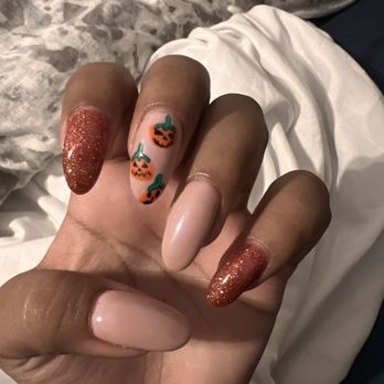 Lee's nail salon store