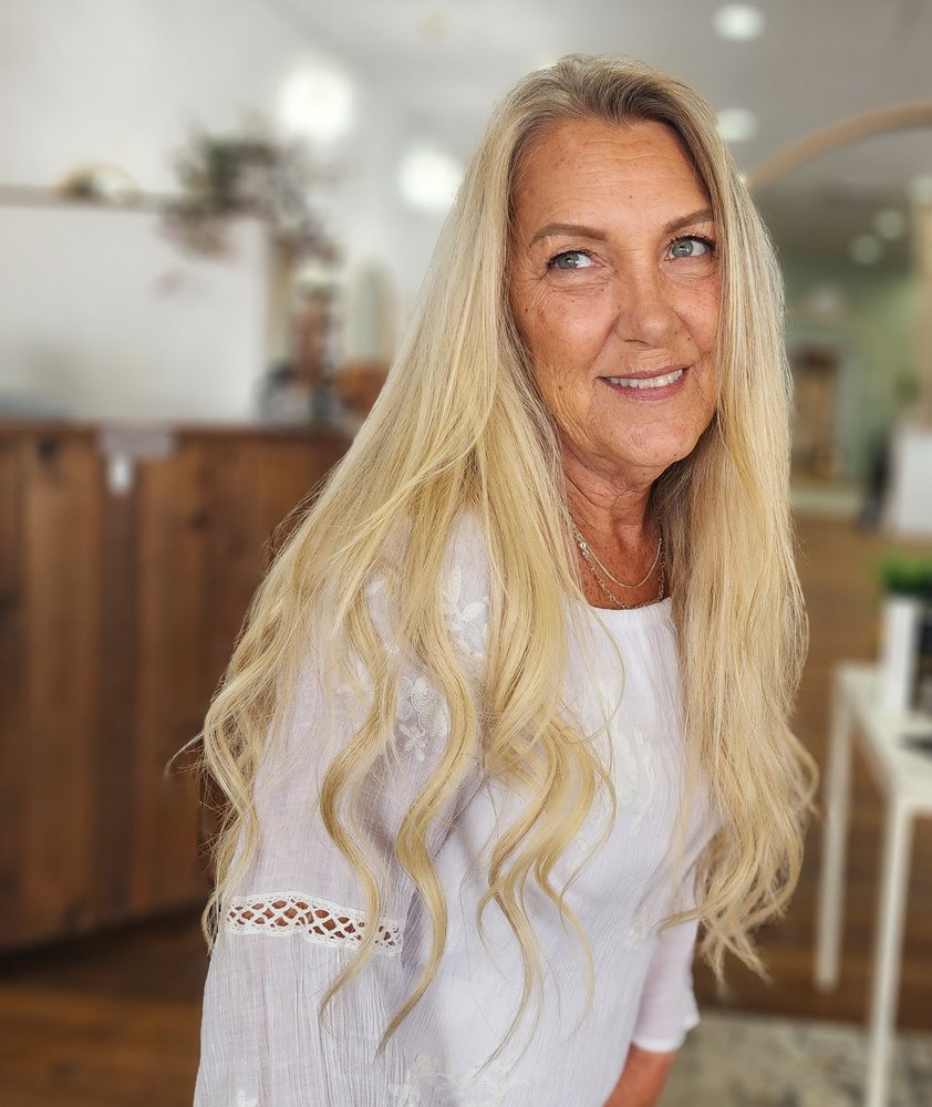 CRYSTAL REED HAIR - Updated May 2024 - 130 Photos - 1144 NE Quail ...