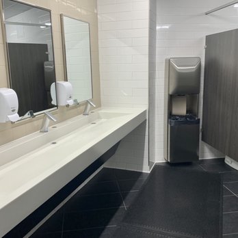 AMC WOODBRIDGE 5 - Updated December 2024 - 103 Photos & 636 Reviews ...