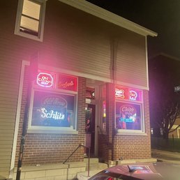 THE CHIPP INN - Updated July 2025 - 46 Photos & 126 Reviews - 832 N ...