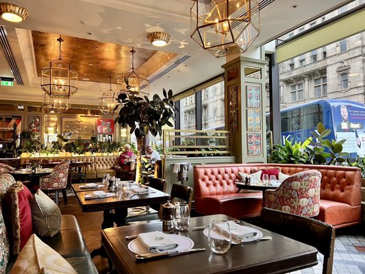 THE IVY ON THE SQUARE EDINBURGH - Updated October 2025 - 127 Photos ...