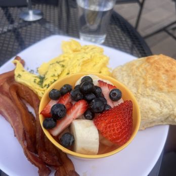 ATOMIC BISCUIT - Updated May 2025 - 72 Photos & 52 Reviews - 401 E ...