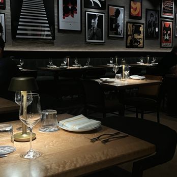 UMMO - Updated May 2024 - 212 Photos & 80 Reviews - 22 W Hubbard St ...