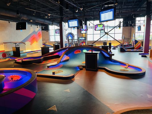 PUTTSHACK - SKOKIE - Updated August 2025 - 19 Photos - 4999 Old Orchard ...