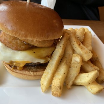 SLOPESIDE PUB & GRILL - Updated October 2025 - 223 Photos & 239 Reviews ...