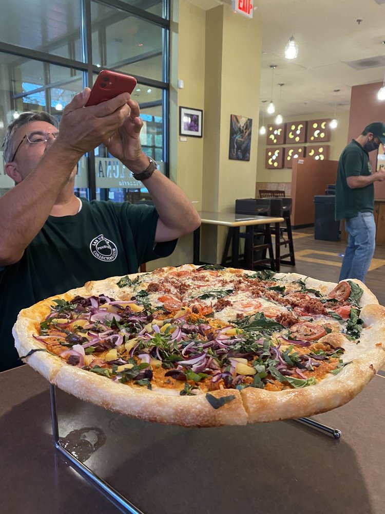 MEZZA LUNA PIZZERIA - 23 Photos & 52 Reviews - Pizza - 115 S 5th St ...