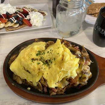 EGGTOWN - Updated Jun 2024 - 254 Photos & 159 Reviews - 17507 Preserve ...