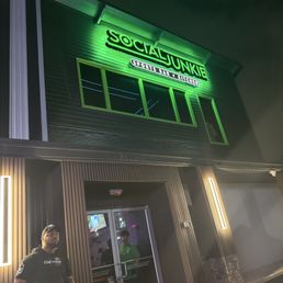SOCIAL JUNKIE SPORTS BAR + KITCHEN - Updated June 2025 - 37 Photos & 20 Reviews - 2412 ...