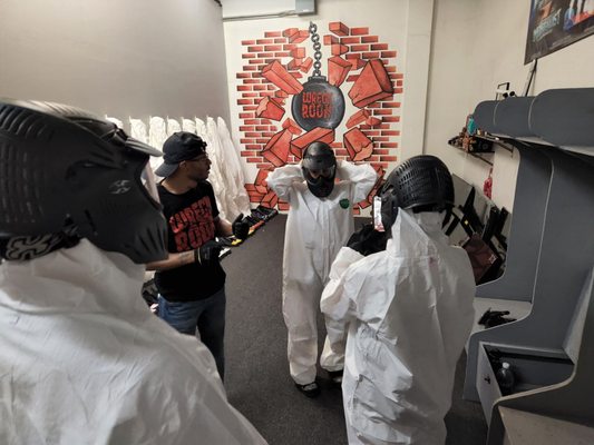 WRECK ROOM - Updated December 2025 - 170 Photos & 140 Reviews - 4090 ...