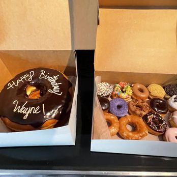 GLAZED DOUGHNUTS - Updated July 2024 - 302 Photos & 208 Reviews - 24 ...