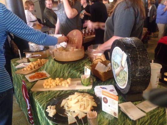 CHEESETOPIA - Updated November 2024 - 13 Photos - 333 N Plankinton Ave ...