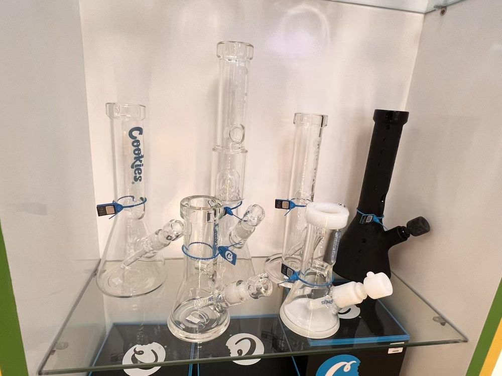 INSTAR SMOKE SHOP - Updated August 2025 - 30 Photos - 2409 Main St ...