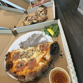 RED’S PIZZERIA AND TAPHOUSE - Updated August 2025 - 346 Photos & 275 ...