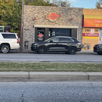 LOCKER ROOM LOUNGE - Updated October 2025 - 25 Photos - 18290 Livernois ...