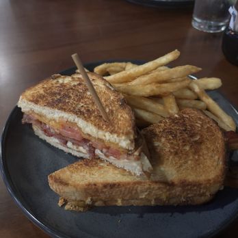 GRAIN & GROG AMERICAN TAVERN - Updated May 2025 - 43 Photos & 30 ...