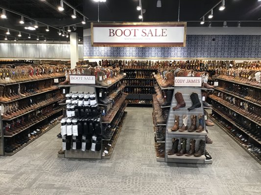 BOOT BARN - Updated February 2025 - 24 Photos - 5555 Whittlesey Blvd ...