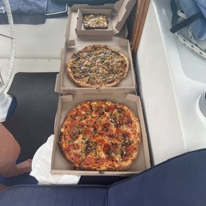 PIZZA PI VI - 36 Photos & 29 Reviews - Christmas Cove, Charlotte Amalie ...