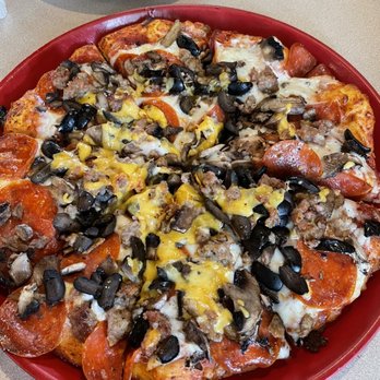 VILLAGE HOST PIZZA & GRILL - Updated July 2024 - 88 Photos & 252 ...