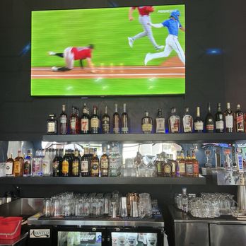 THE BREAKAWAY BAR & GRILL - Updated December 2025 - 40 Photos & 24 ...