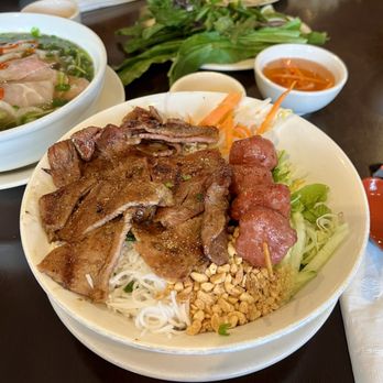 PHO 89 - Updated July 2025 - 415 Photos & 219 Reviews - 937 N Main St ...