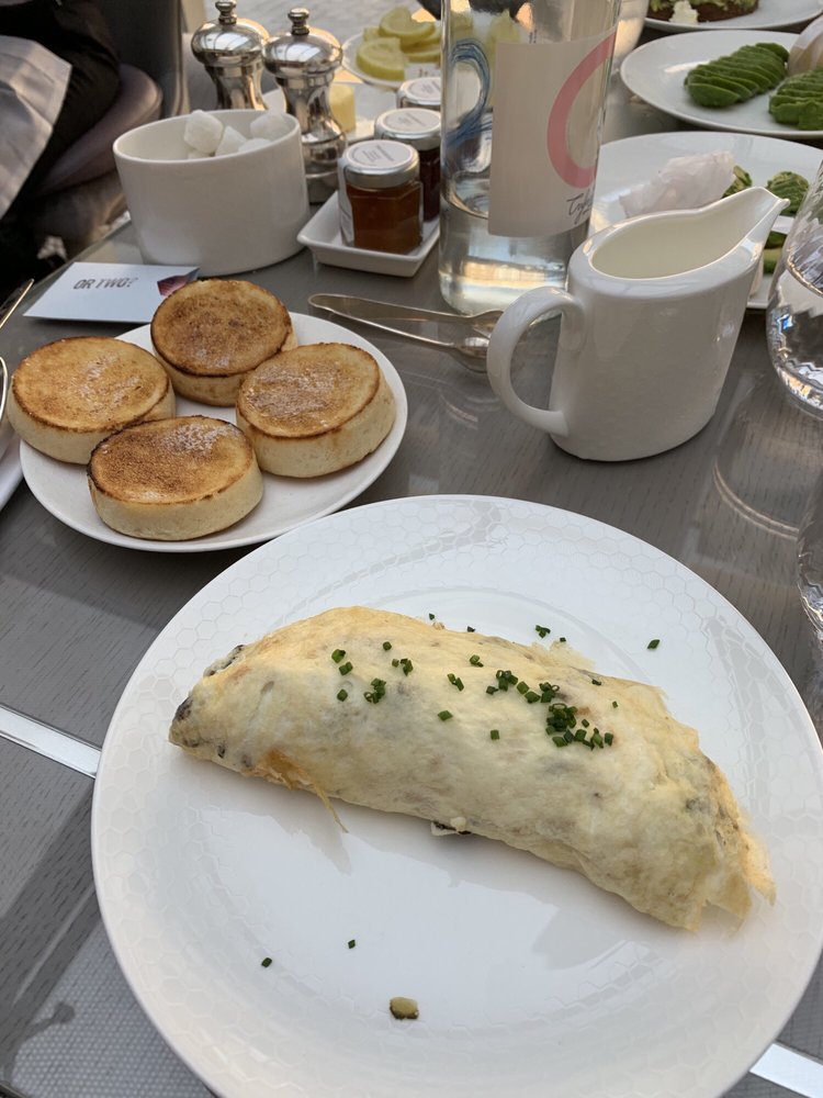 COLLINS ROOM - Updated July 2025 - 20 Photos - The Berkeley Wilton ...